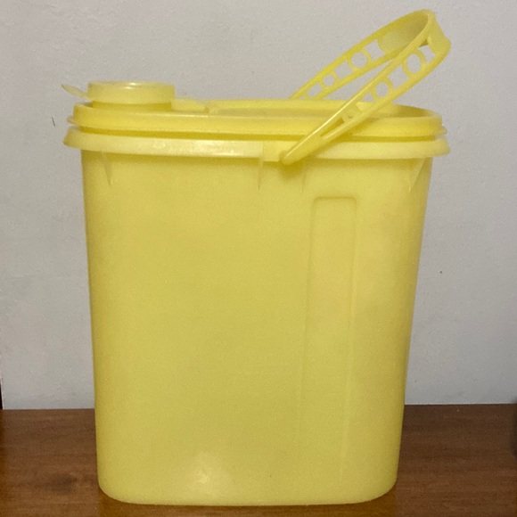 Tupperware | Dining | Vintage Tupperware Yellow Pitcher | Poshmark